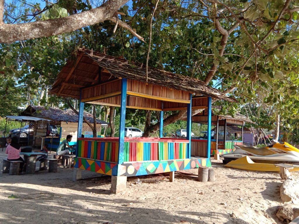 Pesona Pantai Army Dock, Pantai Bersejarah di Morotai - KATA OMED