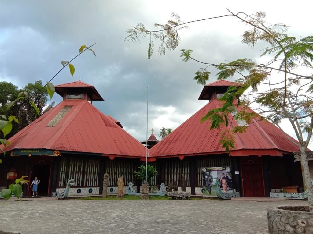 Melihat Koleksi Museum Pusaka Nias Dan Harga Tiketnya - KATA OMED