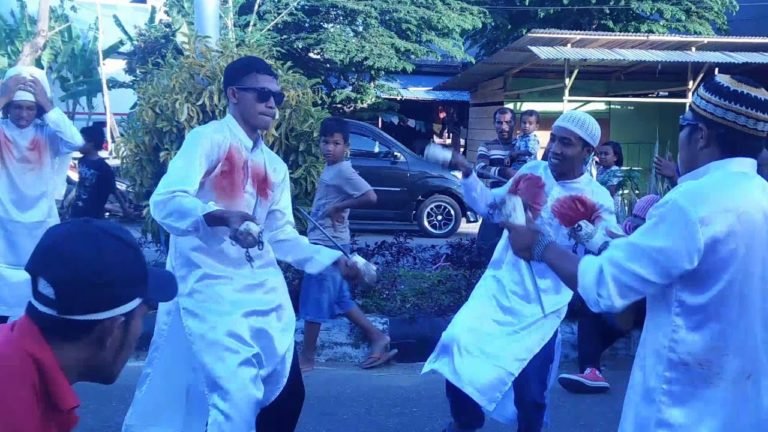 Uniknya Tradisi Dabus, Tradisi Menusuk Dada Saat Ada Yang Berduka ...