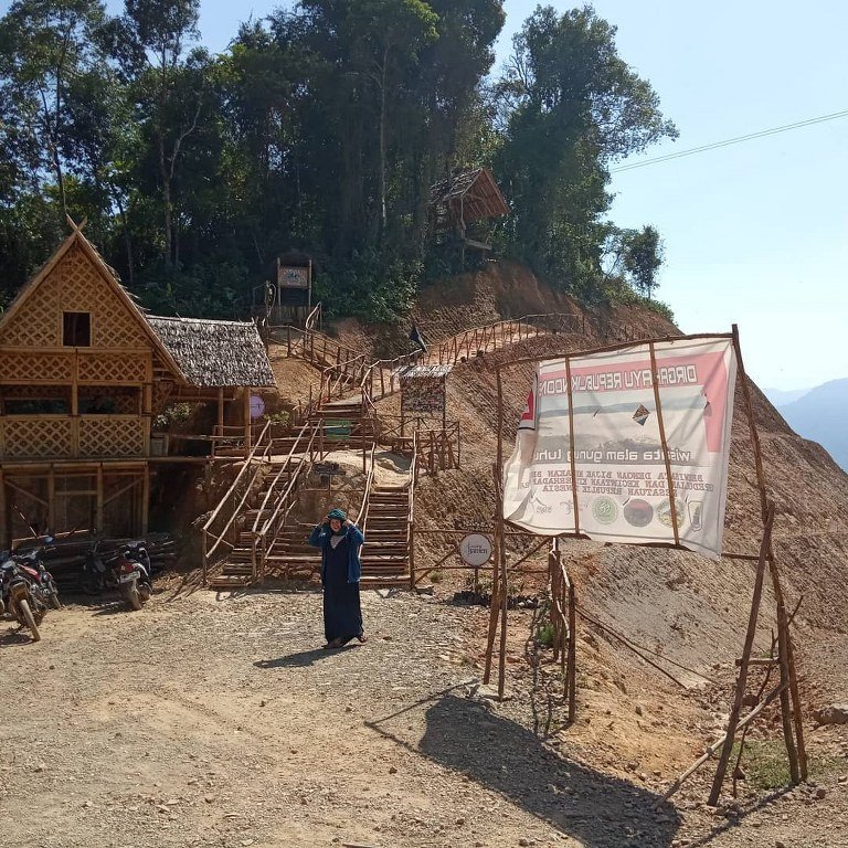 Info Lengkap Dan Rute Menuju Gunung Luhur Desa Citorek, Negri Diatas ...