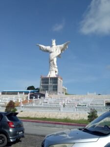 Daftar 13 Patung Yesus Terbesar di Indonesia - KATA OMED