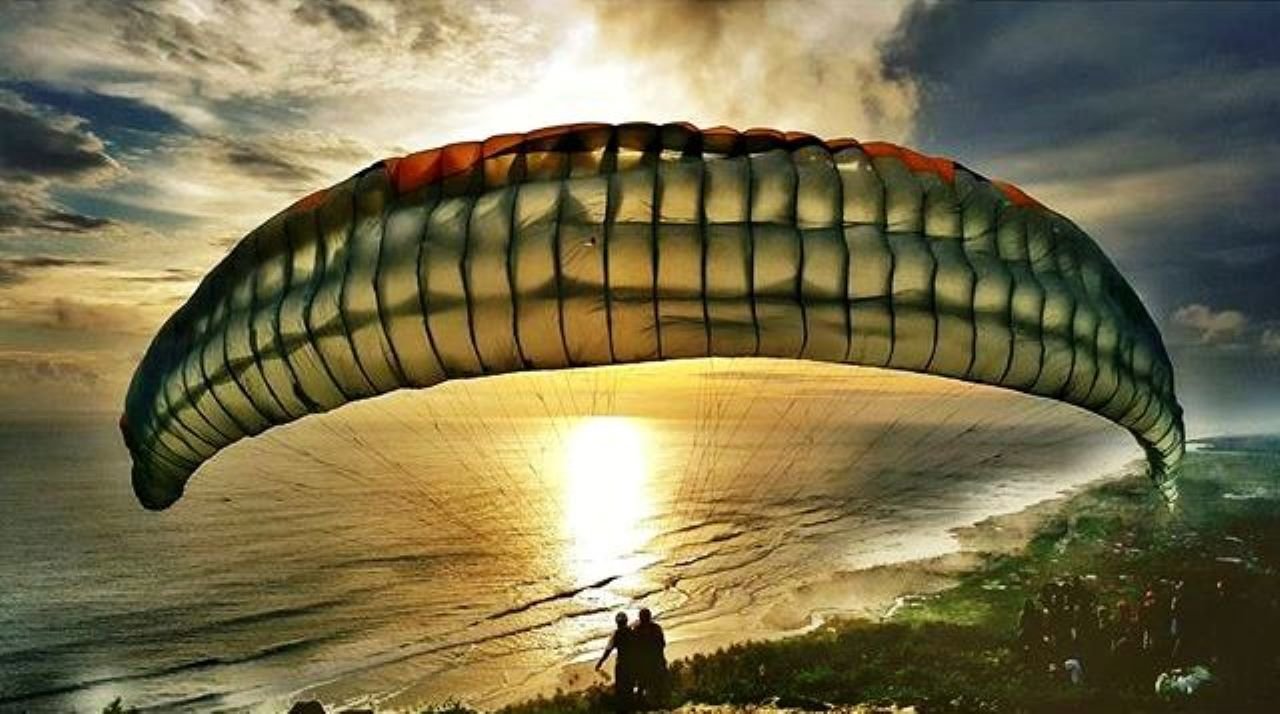 10 Lokasi Paralayang Terindah di Pulau Jawa - KATA OMED